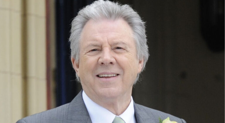 Very EMOTIONAL News!!! Coronation Street airs tribute to soap legend ...