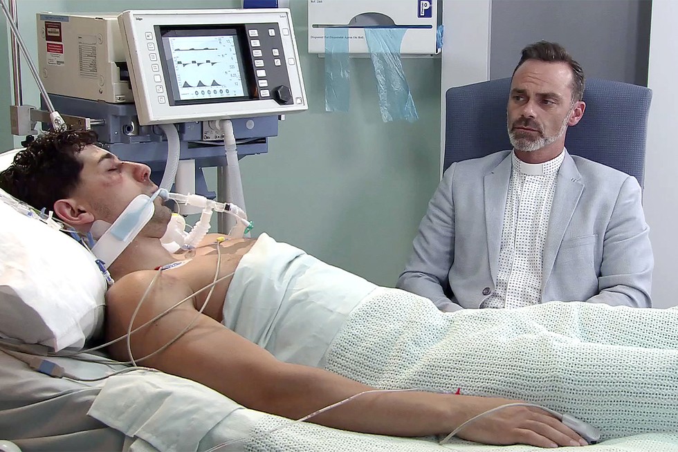 UNFORESEEN CONSEQUENCES!! Coronation Street Victim in CRITICAL ...